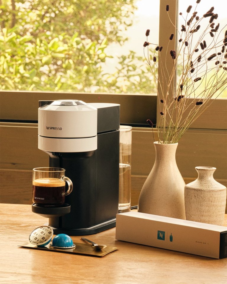Blue Bottle Coffee 與 Nespresso 再攜手：Blend No. 1 全豆咖啡包登場，膠囊與手沖雙重體驗 - 好好生活 ...